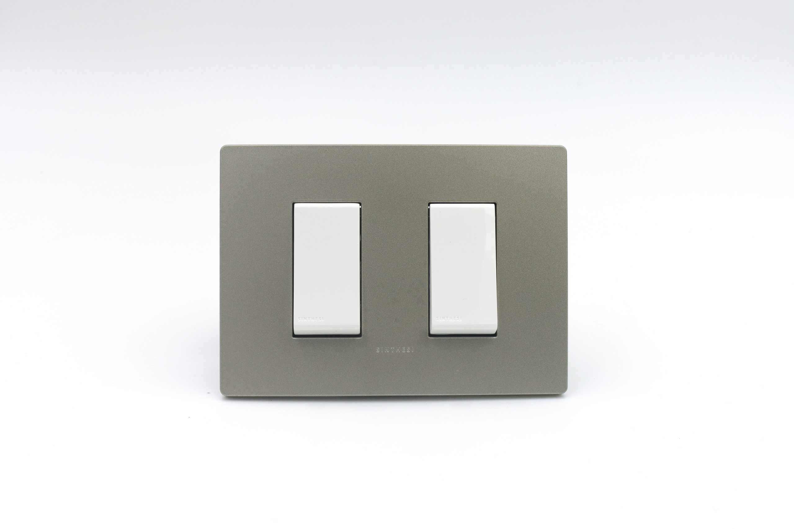 INTERRUPTOR DOBLE (01 SIMPLE + 01 CONMUTADOR 3 VIAS) S33 PLACA ARENA Y DADOS S22 BLANCOS ...